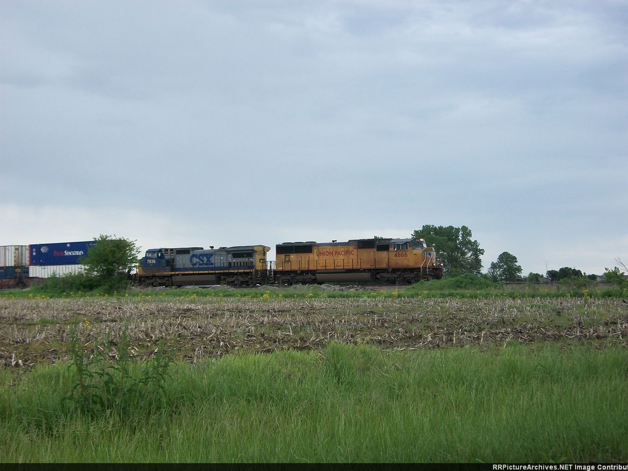 UP 4666 CSX 7836